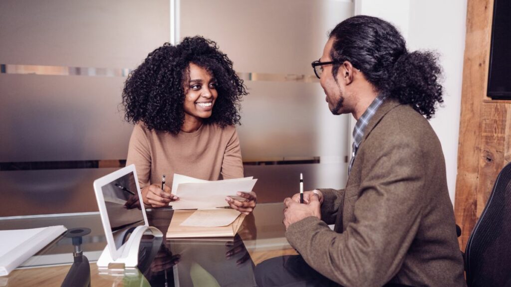 Mejores empleos para emigrantes latinos en EEUU - TropiPay Blog